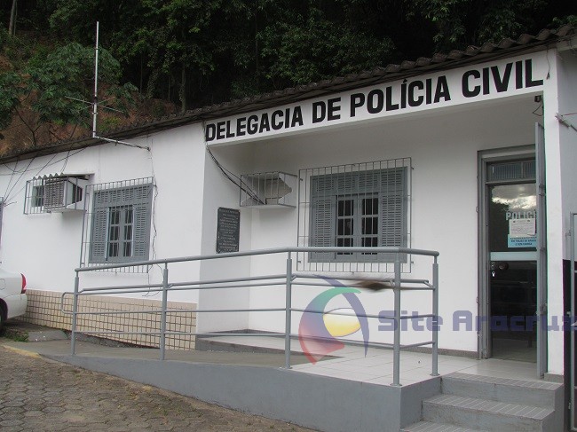 Polícia de João Neiva prende suspeitos de assalto a residência e ... Polícia de João Neiva prende suspeitos de assalto a residência e ...